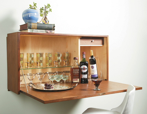 This Hanging Wall Bar Is Peak '50s Vibes